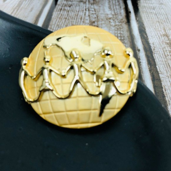 Unbranded | Jewelry | World Globe Unity Pin Brooch People Holding Hands ...